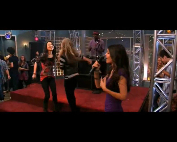 Miranda Cosgrove and Victoria Justice - Leave It All to Shine Official ...